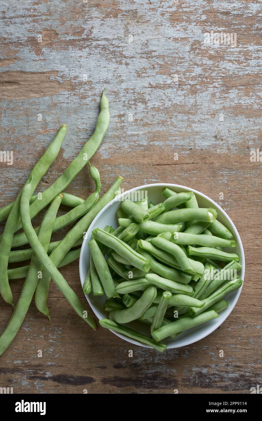 Long green table hi-res stock photography and images - Alamy