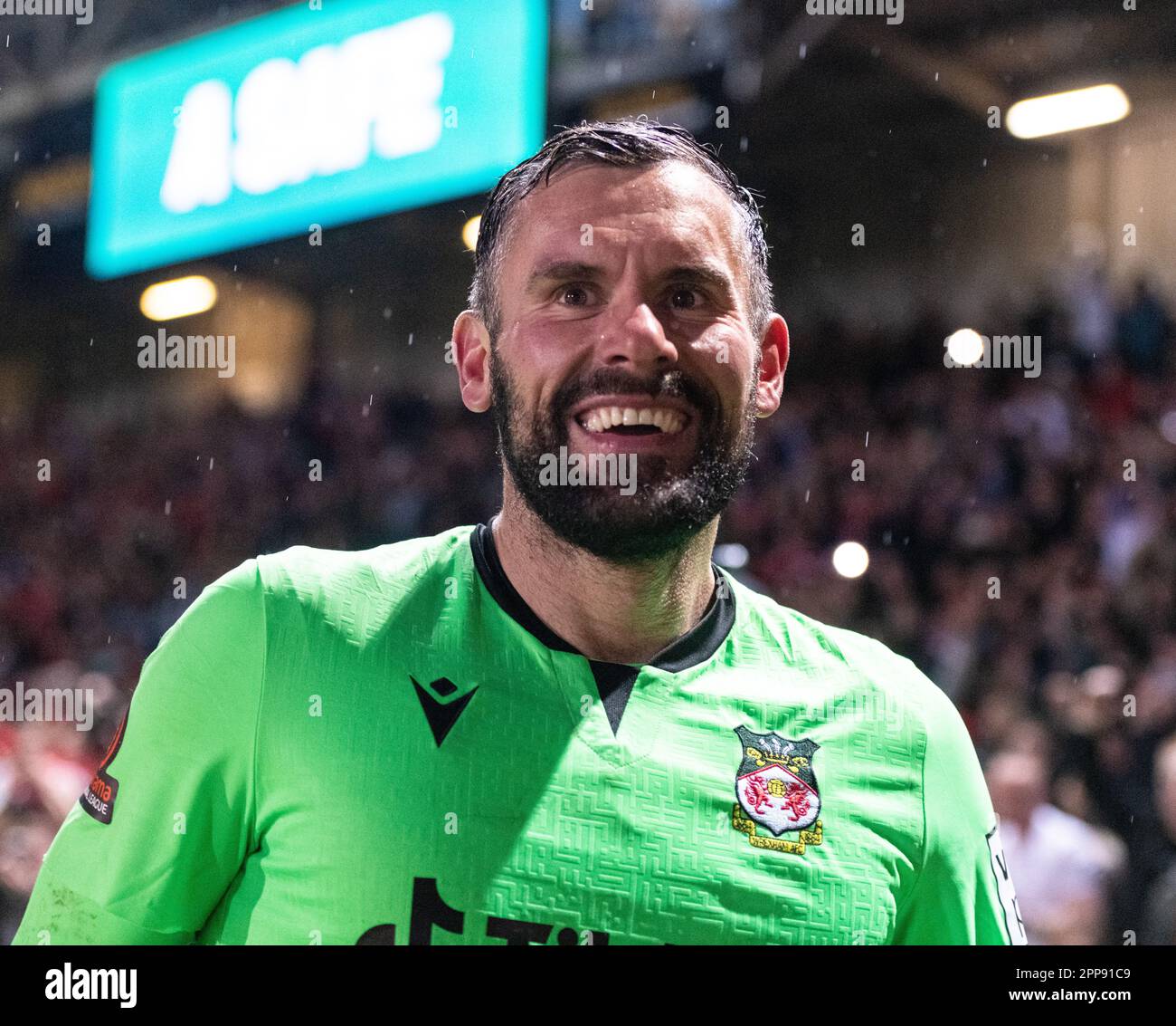 Boreham wood football club ground hi-res stock photography and images ...