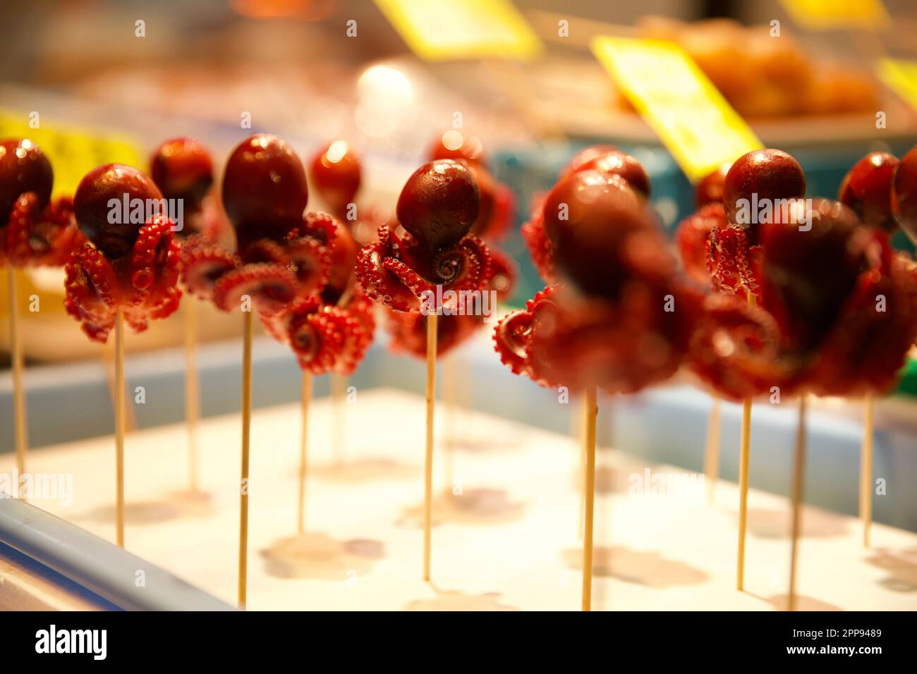 Seafood display at Osaka Market, Japan Stock Photo - Alamy