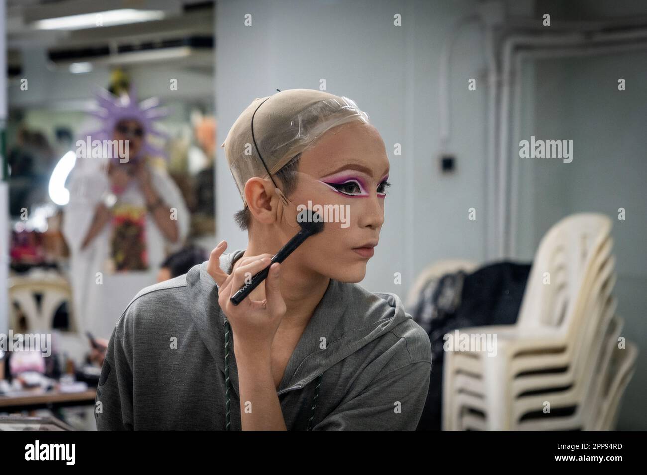 Show drag queen backstage hi-res stock photography and images - Alamy