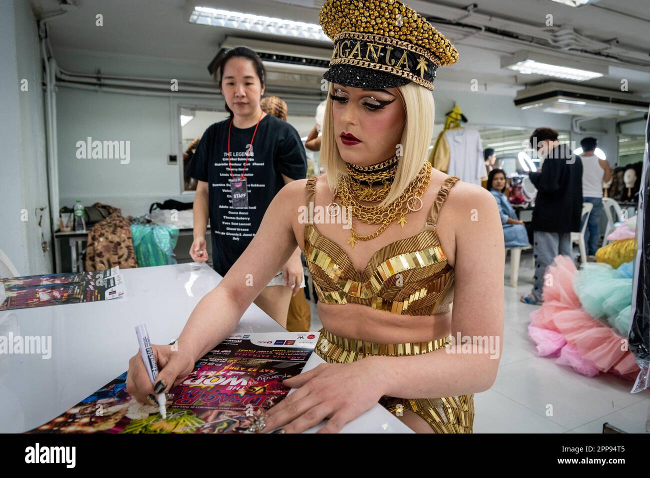 Show drag queen backstage hi-res stock photography and images - Alamy