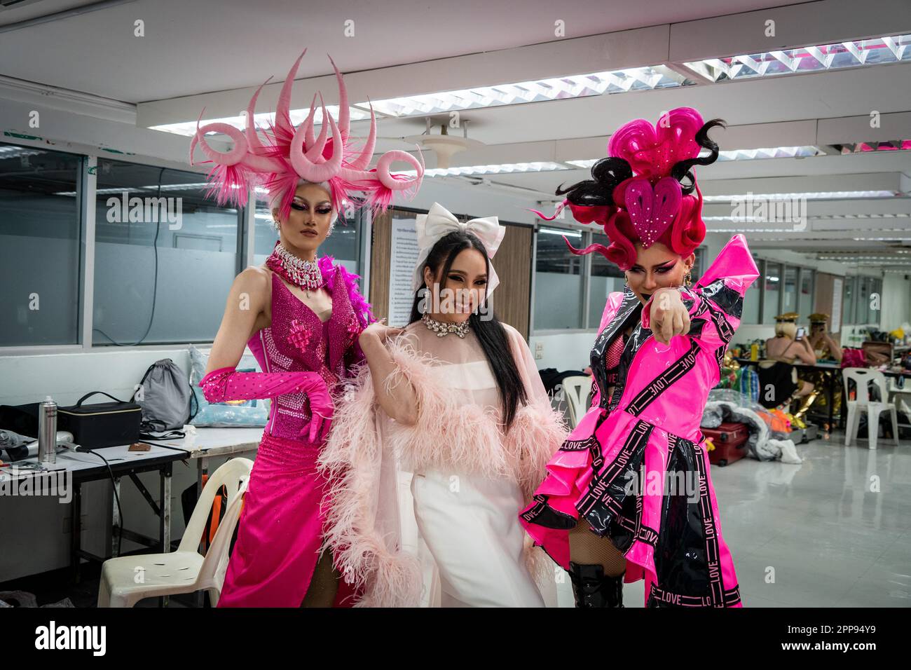 Show drag queen backstage hi-res stock photography and images - Alamy