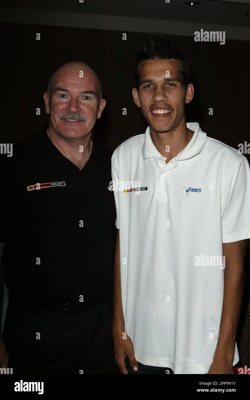 Australian marathon runner Rob De Castella with indigenous Australian ...