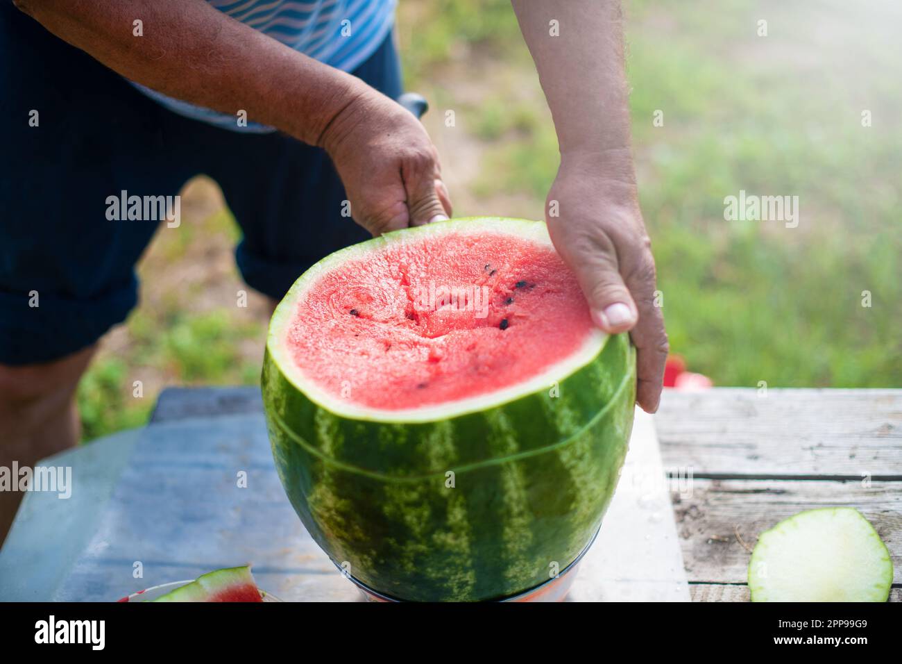 Mens hands cut watermelon knife hi-res stock photography and images - Alamy