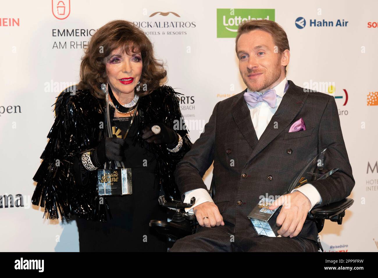 Actress joan collins 2023 hi-res stock photography and images - Alamy