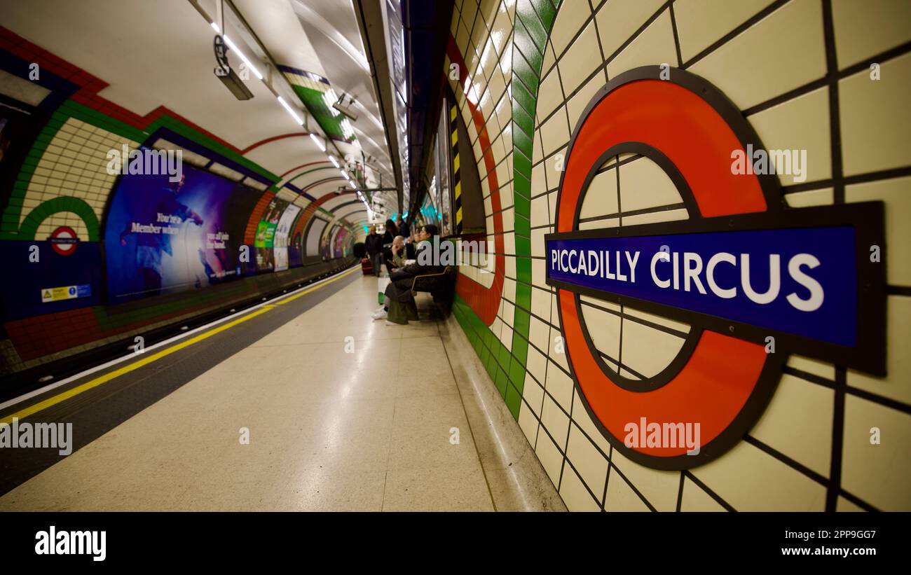 Piccadilly 2023 hi-res stock photography and images - Alamy