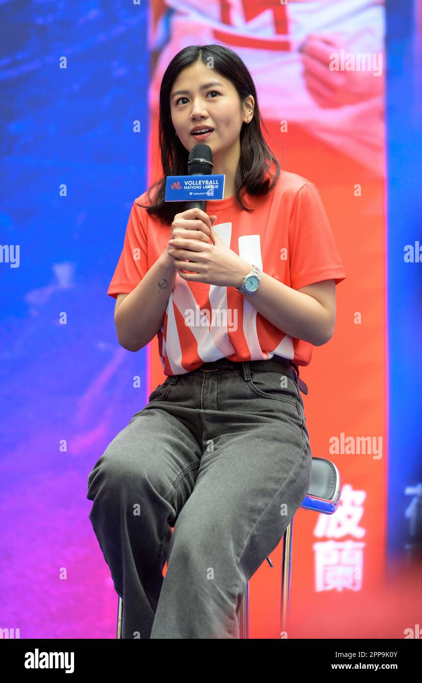 Hong Kong, China. 22nd Apr, 2023. Volleyball fan actress Renci Yeung (R ...