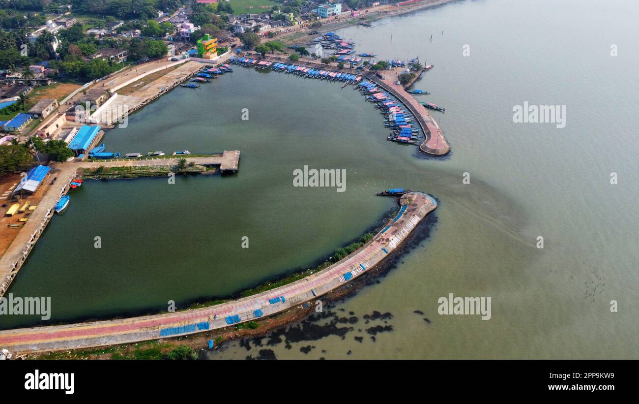 Arial view fishing boat in harbour hi-res stock photography and images ...