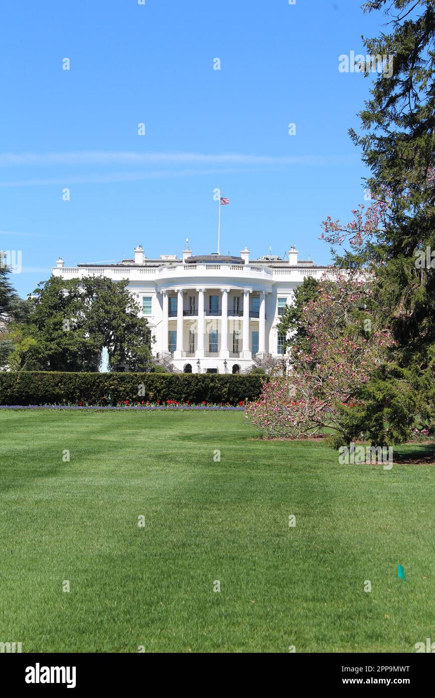 The iconic White House building in Washington Stock Photo - Alamy