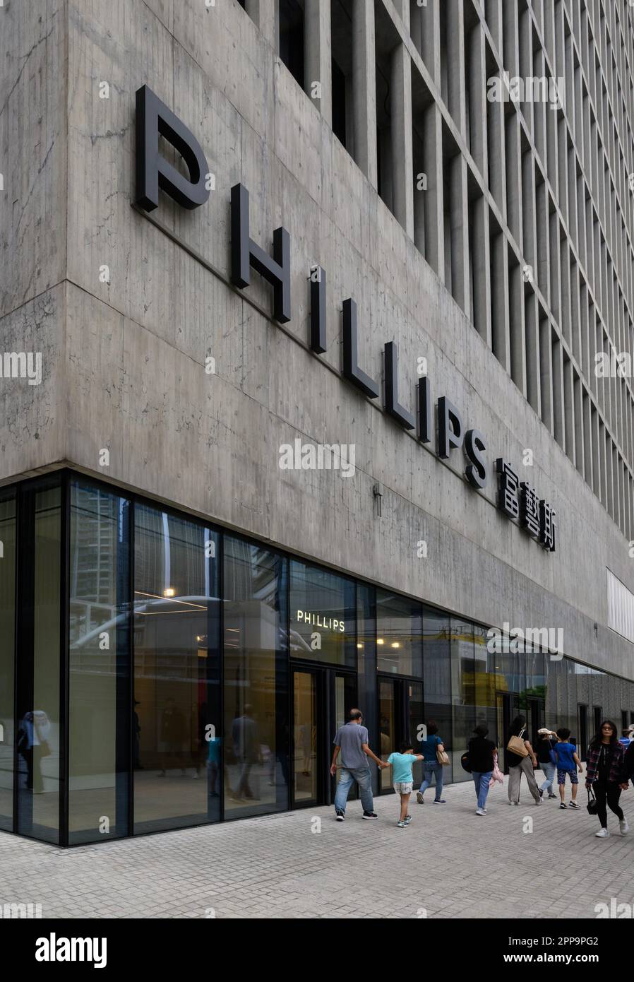 Phillips auction house headquarters hi-res stock photography and images ...