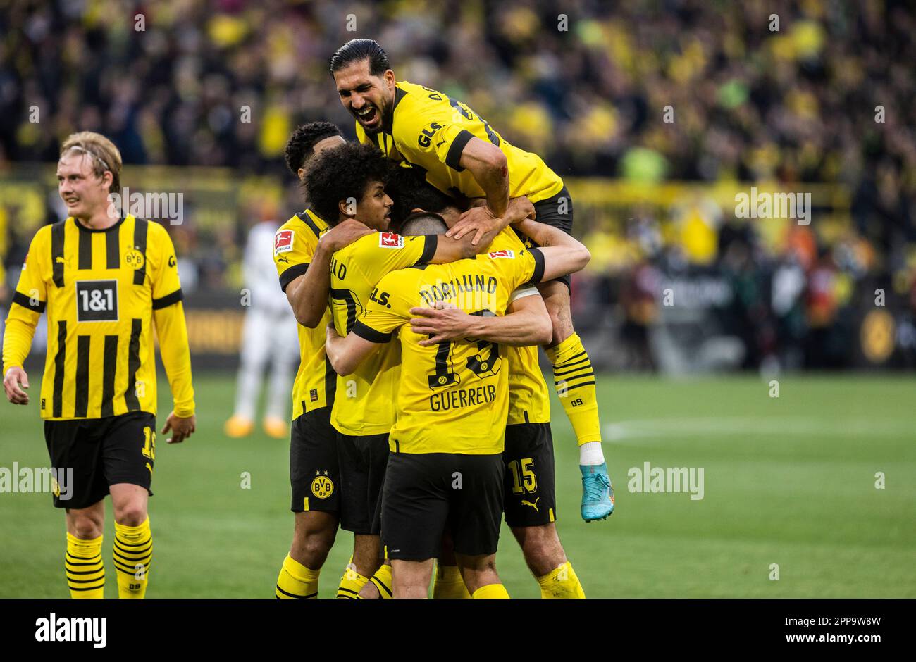 Dortmund, SignaI Iduna Park, 22.04.23: Mats Hummels (Dortmund) (R ...