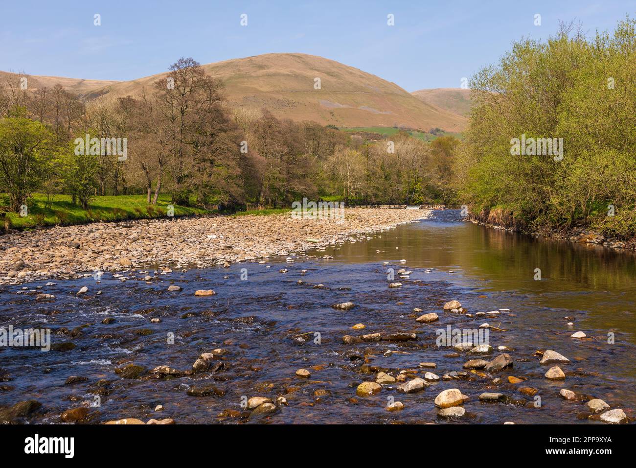 View of the Rawthey River in Sedbergh, Yorkshire Dales, Cumbria ...