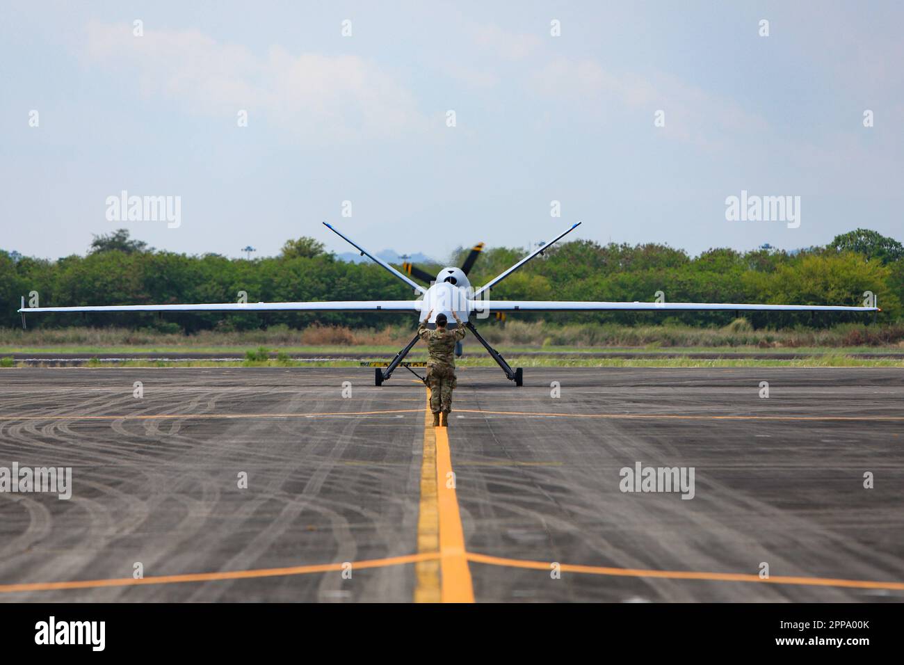 Subic Bay, Bataan, The Philippines. 23rd Apr, 2023. A US soldier ...