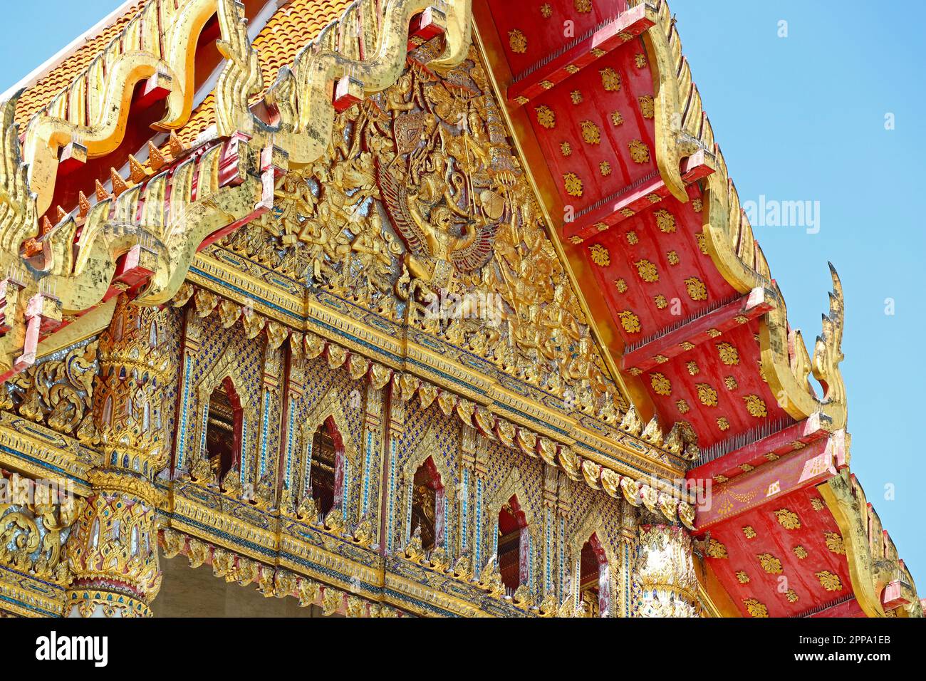 Stunning Pediment of Wat Benchamabophit (The Marble Temple) Ordination ...