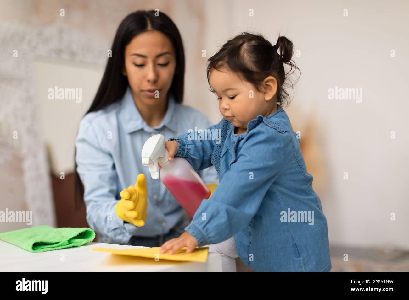 Asian mom washing child hi-res stock photography and images - Alamy