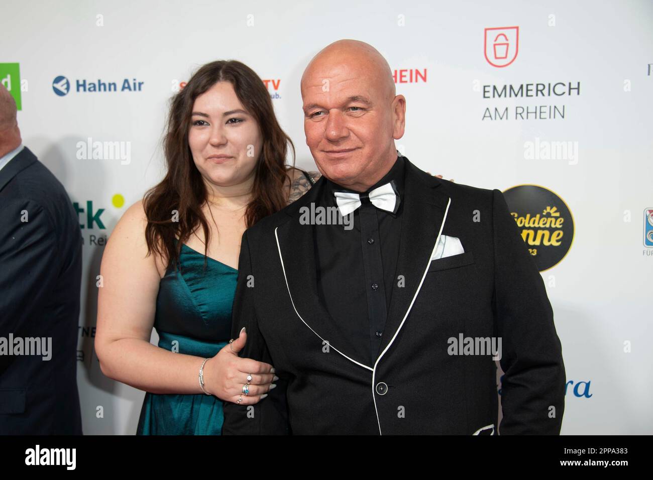 Calcar, Deutschland. 22nd Apr, 2023. Tom BARCAL, actor, and Stefanie ...