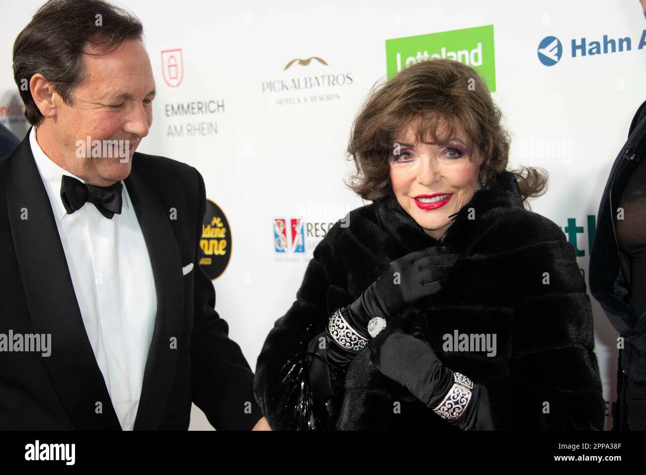 Calcar, Deutschland. 22nd Apr, 2023. from left: actress Dame Joan ...