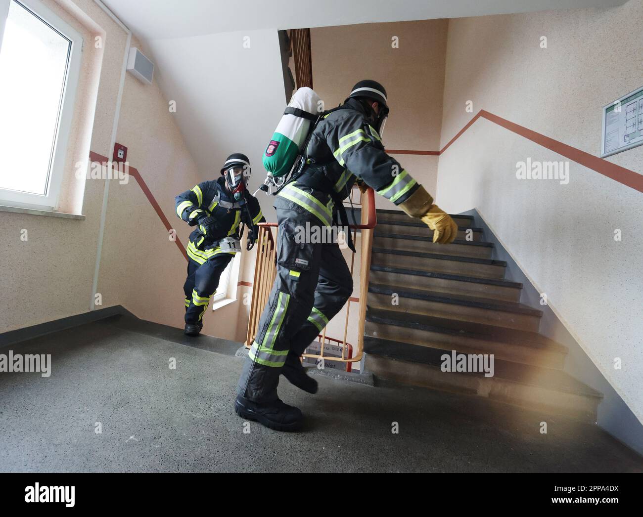 Zwickau, Germany. 23rd Apr, 2023. Firefighters wearing breathing masks ...