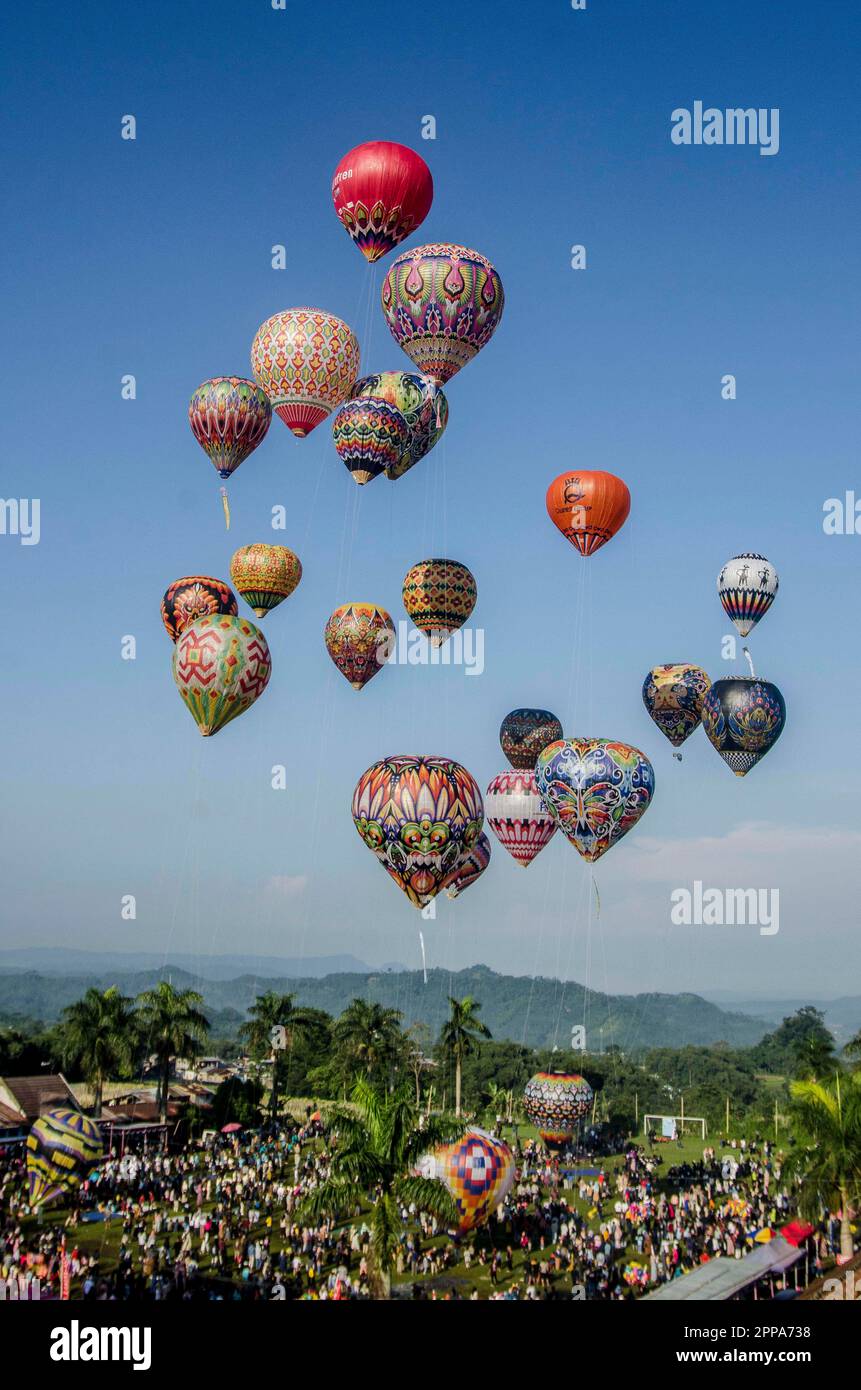 Wonosobo, Indonesia. 23rd Apr, 2023. Hot air balloons are released ...