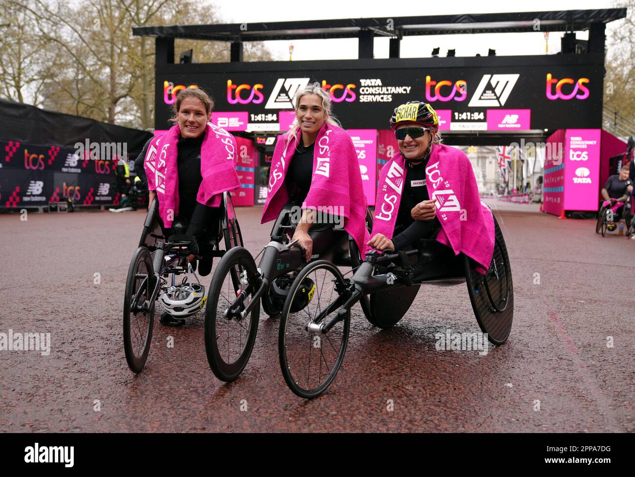 Madison de Rozario (Winner) and Manuela Schar (Second) after the Women ...