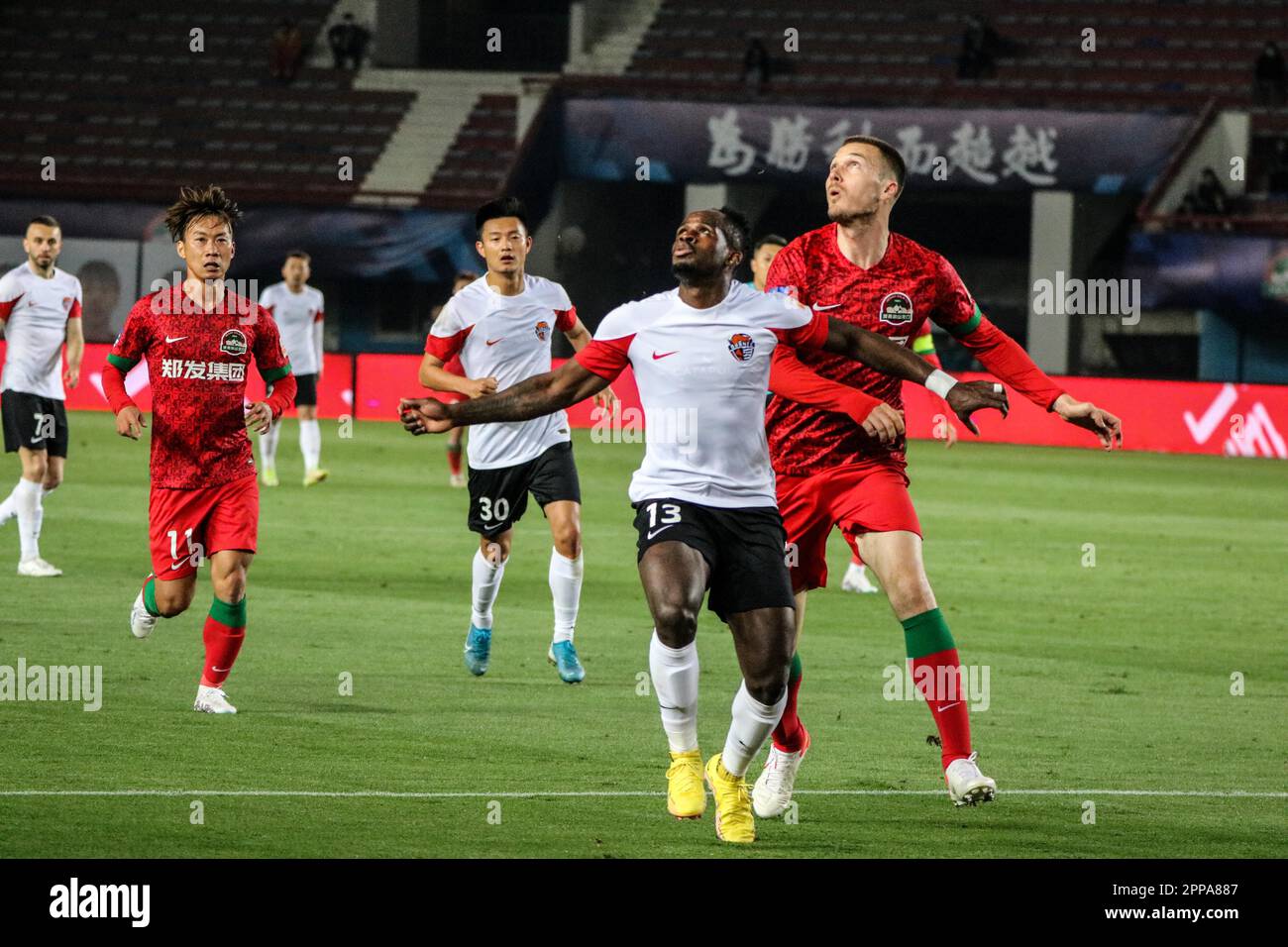 Henan Football Club 0-0 draw Qingdao Hainiu Football Club at the second ...