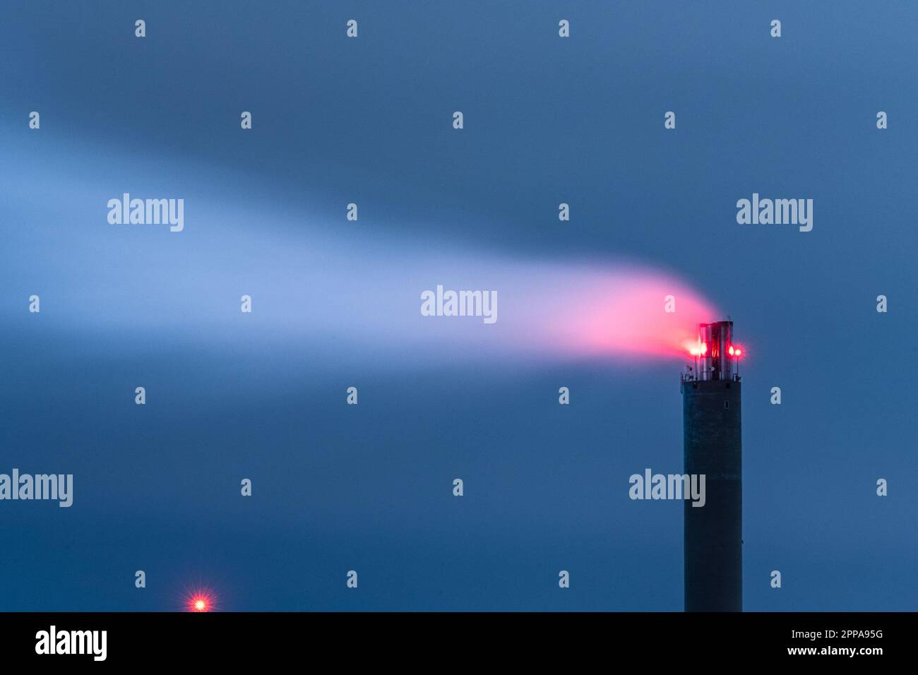 Smoke flowing from a stoke stack at night Stock Photo - Alamy