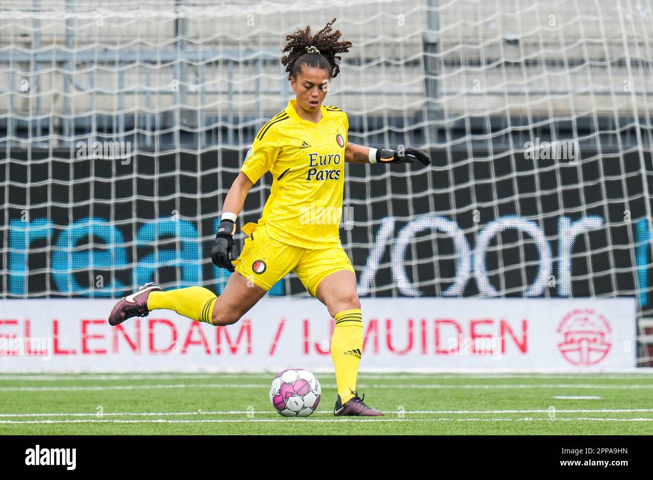Rotterdam - Feyenoord V1 goalkeeper Jacintha Weimar during the match ...