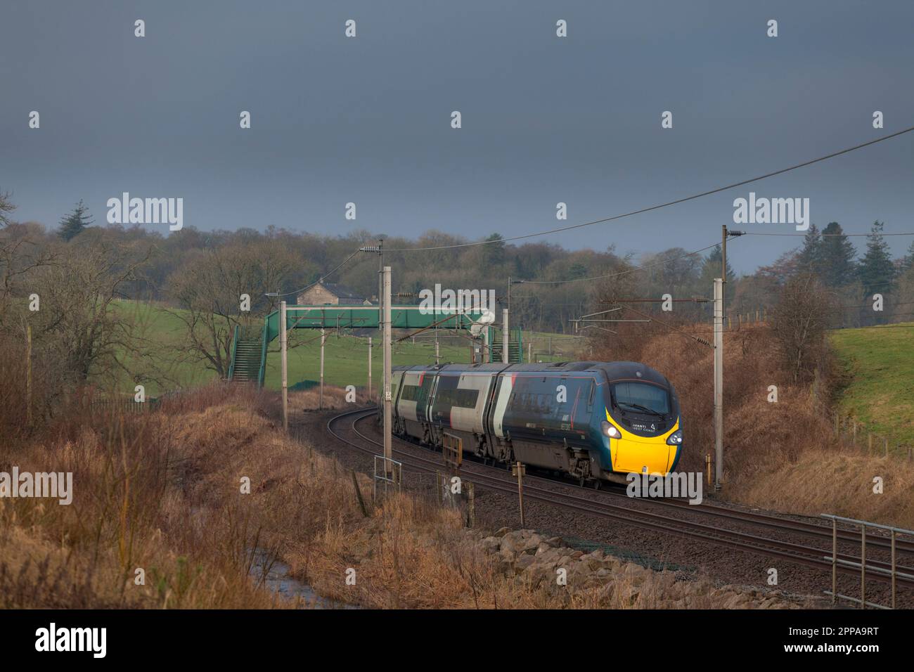 First Trenitalia Avant West Coast Alstom Pendolino train 390148 passing ...