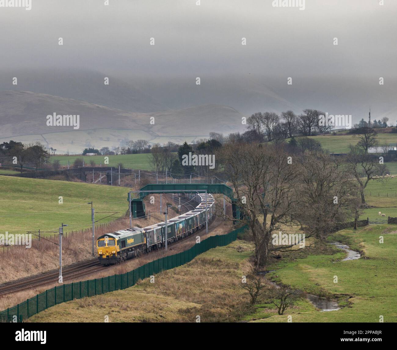 Freightliner class 66 diesel locomotive 66606 running through the ...