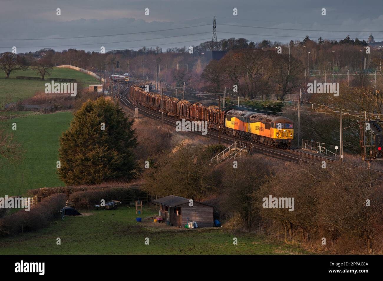 Colas Railfreight class 56 locomotives 56094 + 56090 hauling a long ...