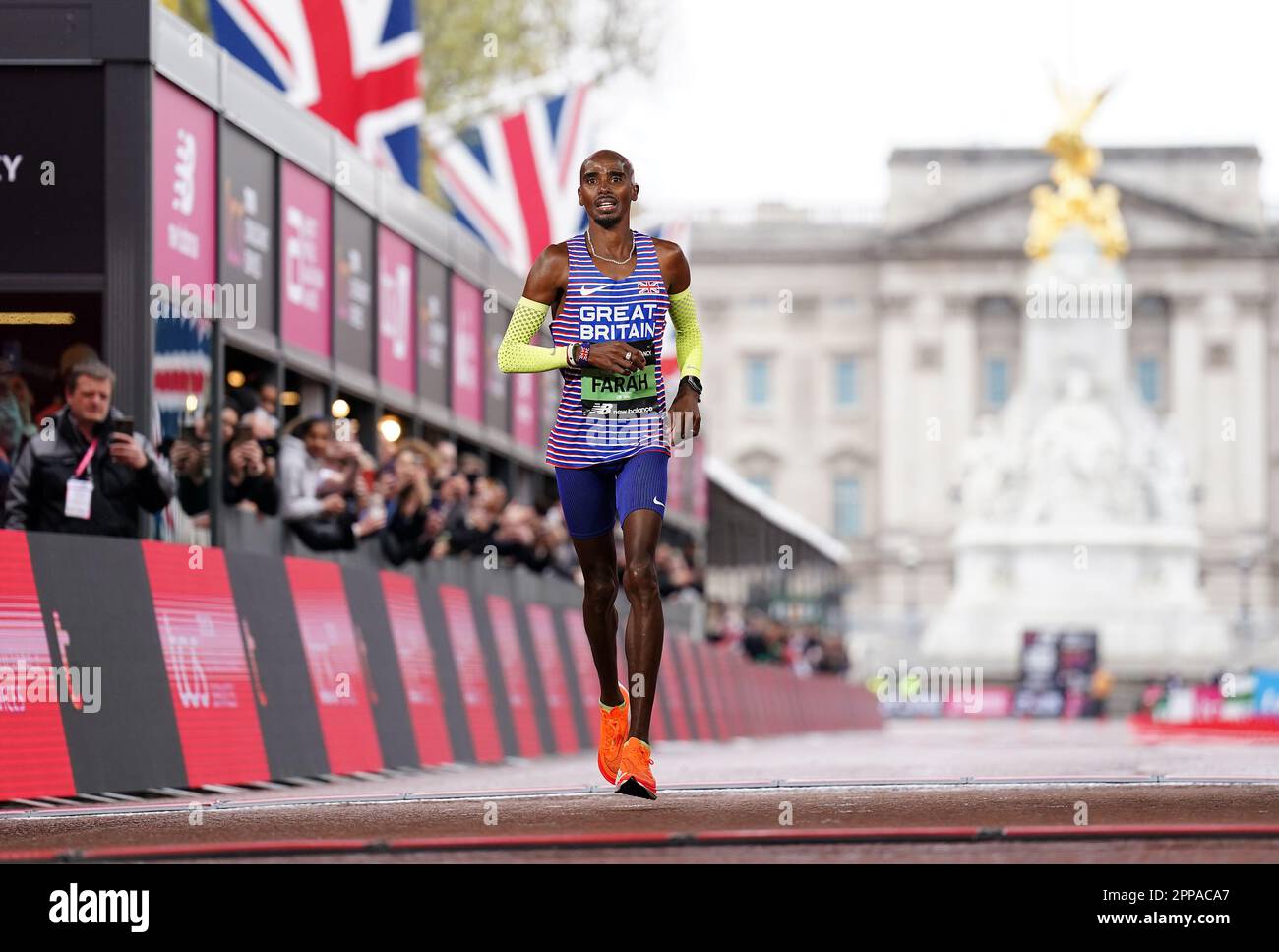 Sir Mo Farah crosses the finish line in the Men's elite race during the ...