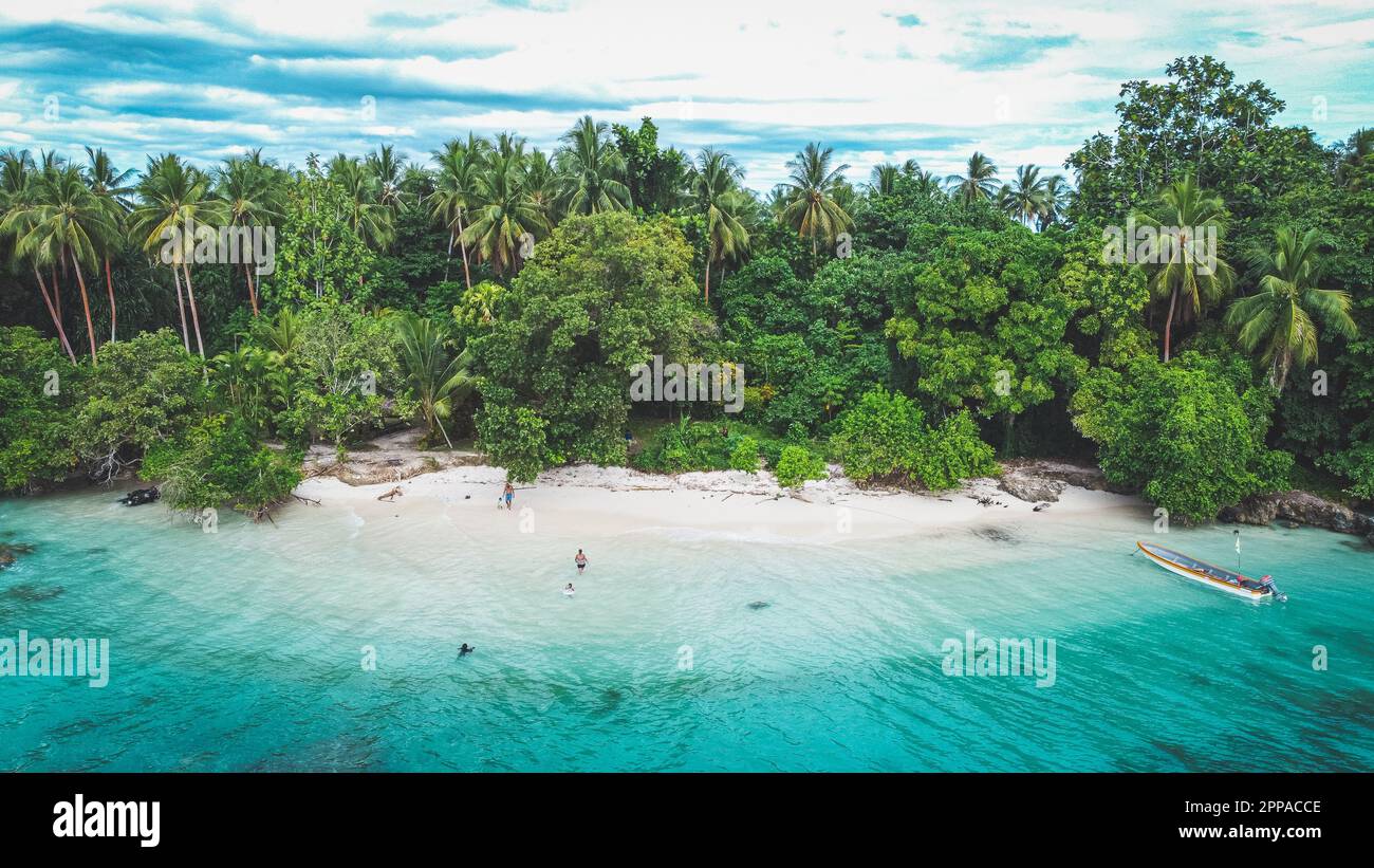 Wongat Island, Madang Province, Papua New Guinea Stock Photo - Alamy Wongat Island, Madang Province, Papua New Guinea Stock Photo - Alamy