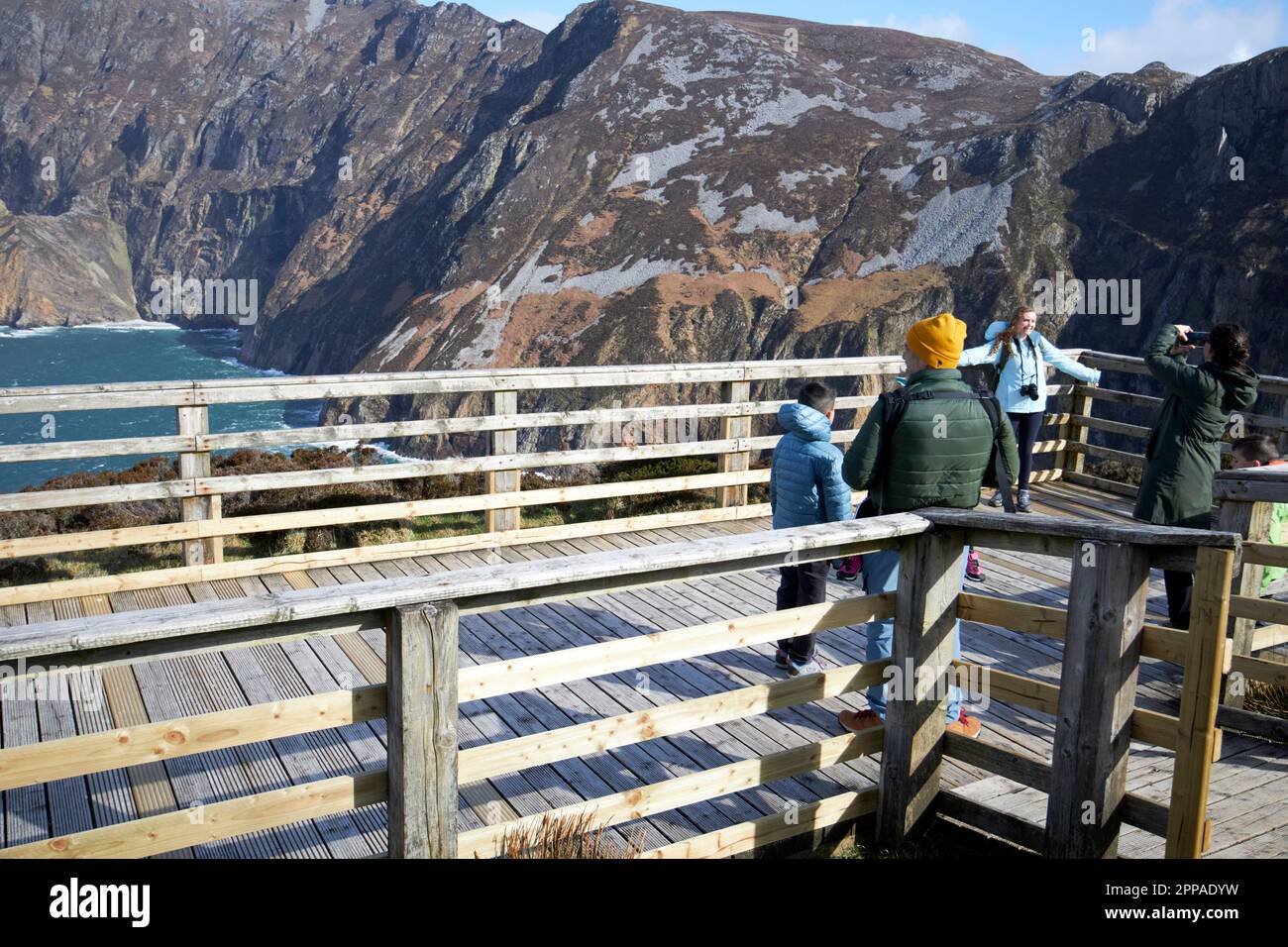 Cliff viewing platform hi-res stock photography and images - Alamy