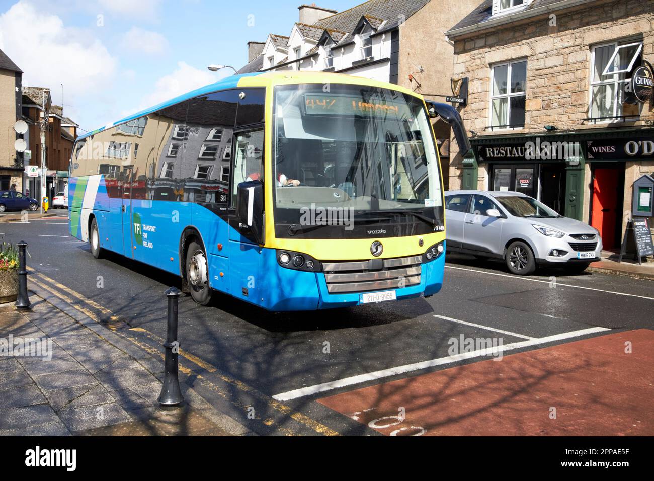 Bus in donegal hi-res stock photography and images - Alamy