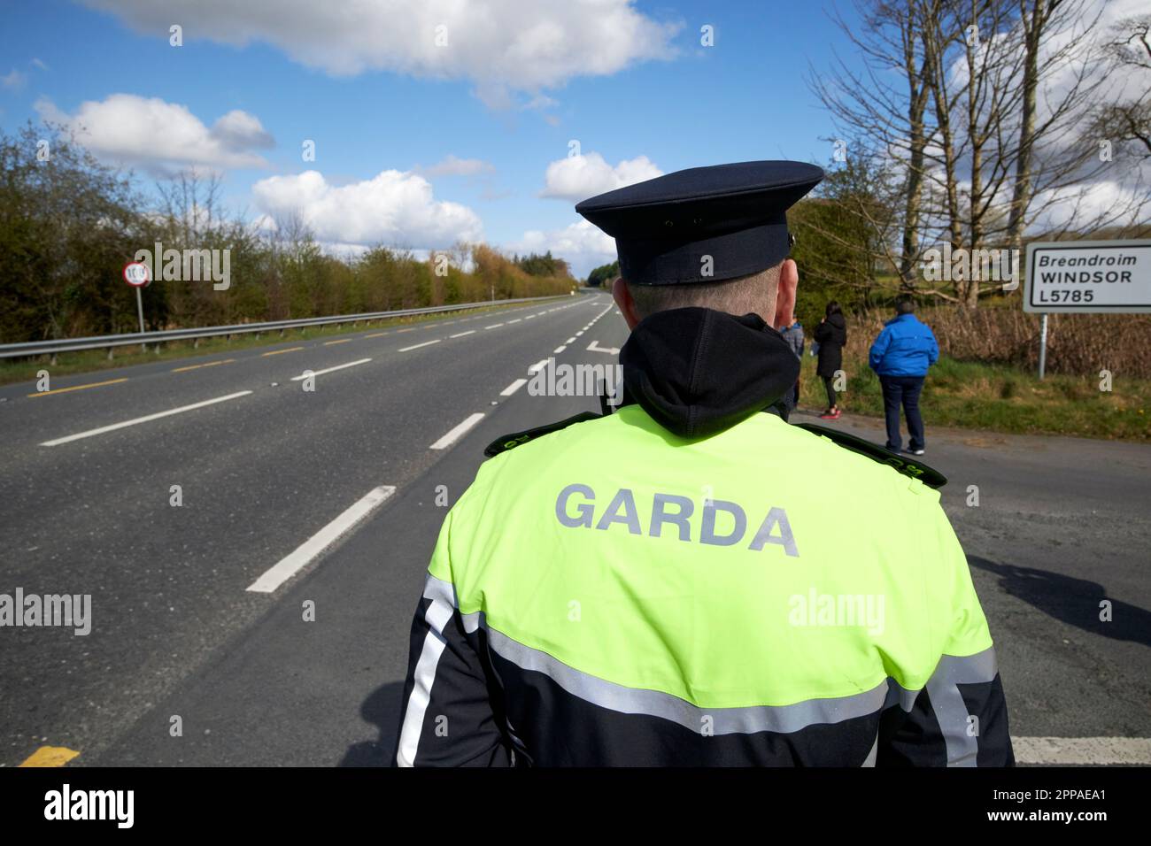 Policeman on duty hi-res stock photography and images - Alamy