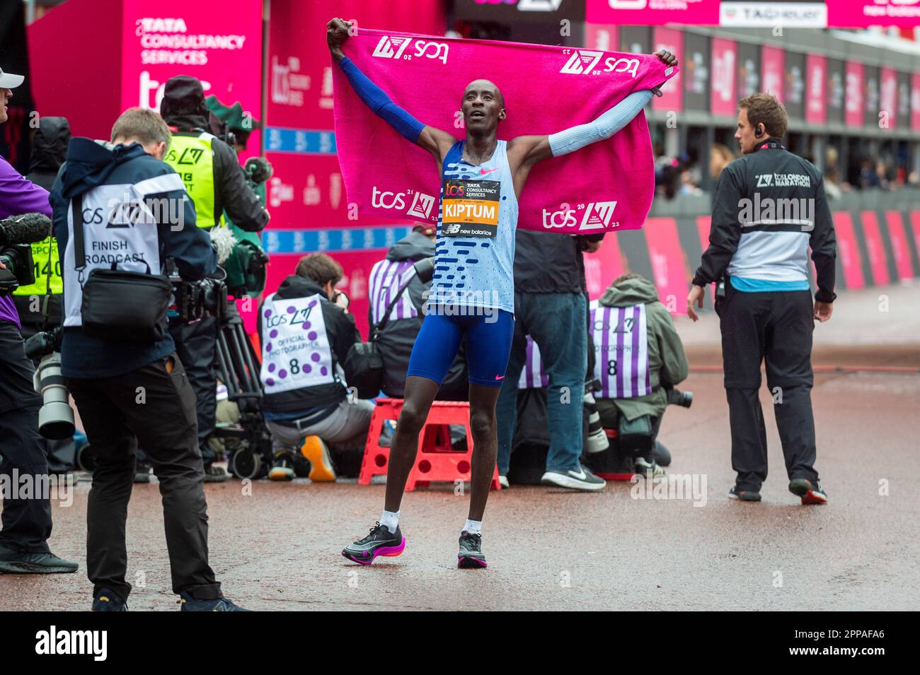 London, UK. 23 April 2023. Kelvin Kiptum (KEN), winner elite men ...