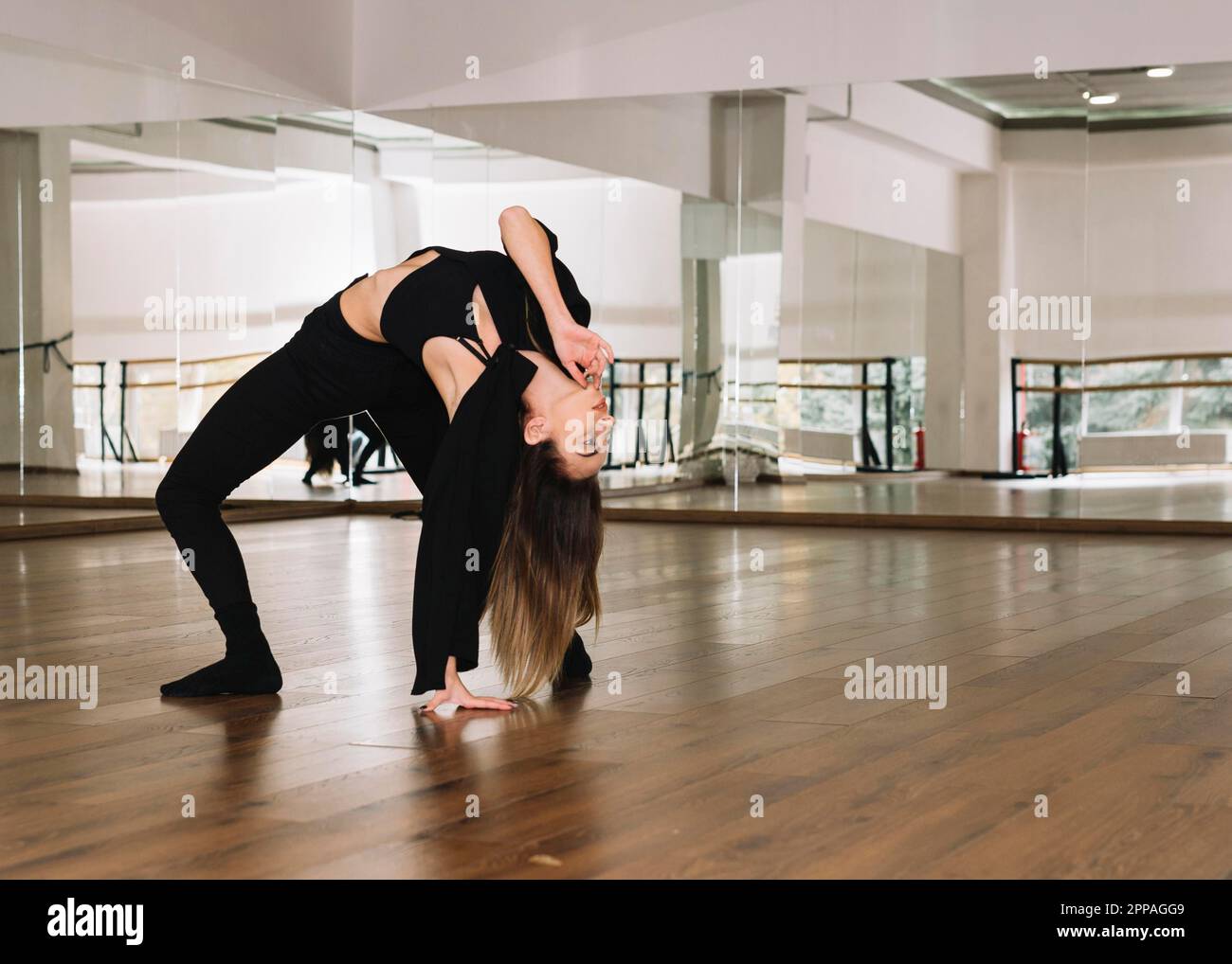 Dance lesson studio hi-res stock photography and images - Alamy