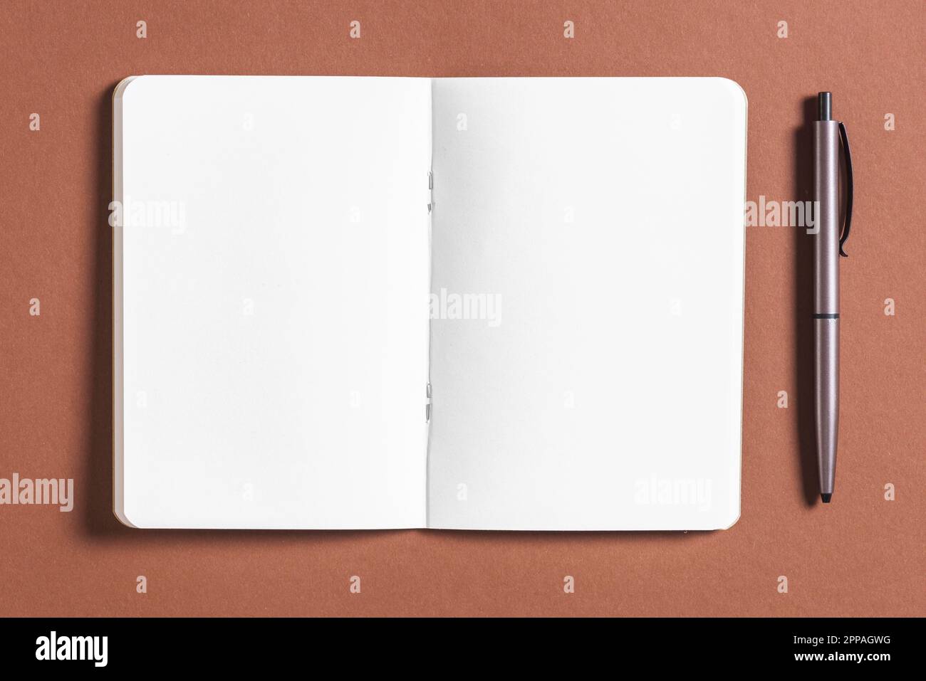 Plain paper book open hi-res stock photography and images - Alamy