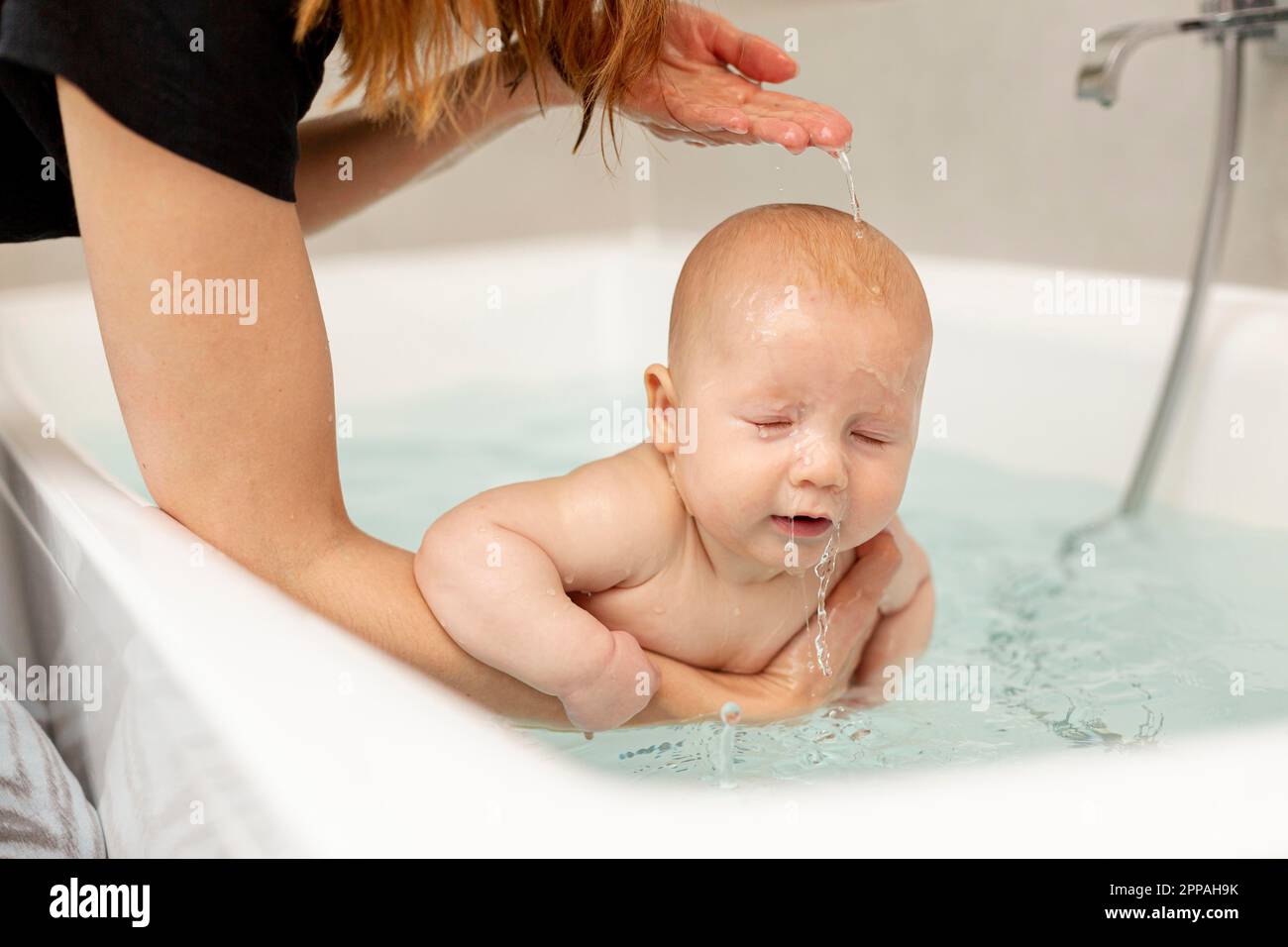 Close up mother washing her baby Stock Photo - Alamy