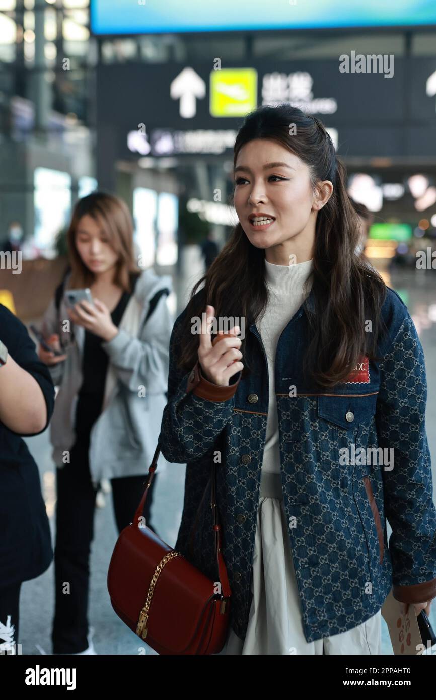 Hong Kong actress and fashion model Janice Man appeared at the airport ...