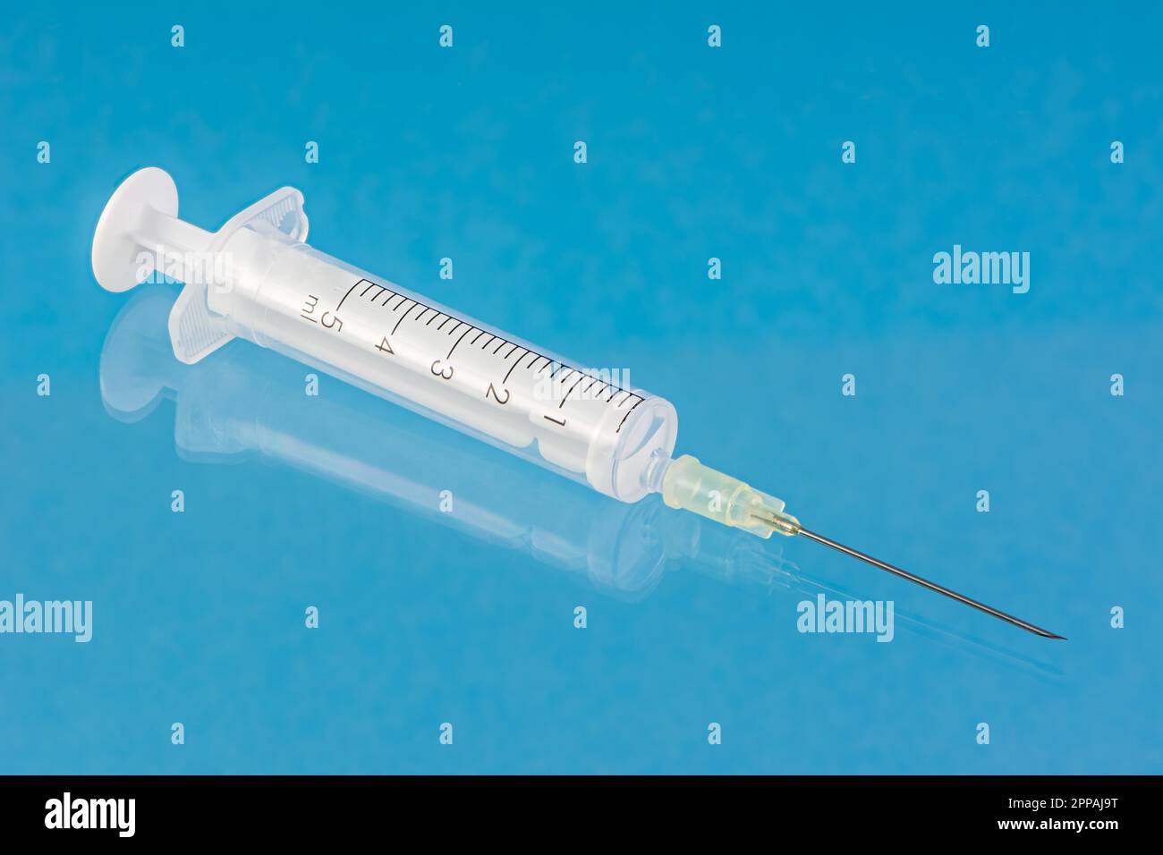 Injection syringe needle detail hi-res stock photography and images - Alamy