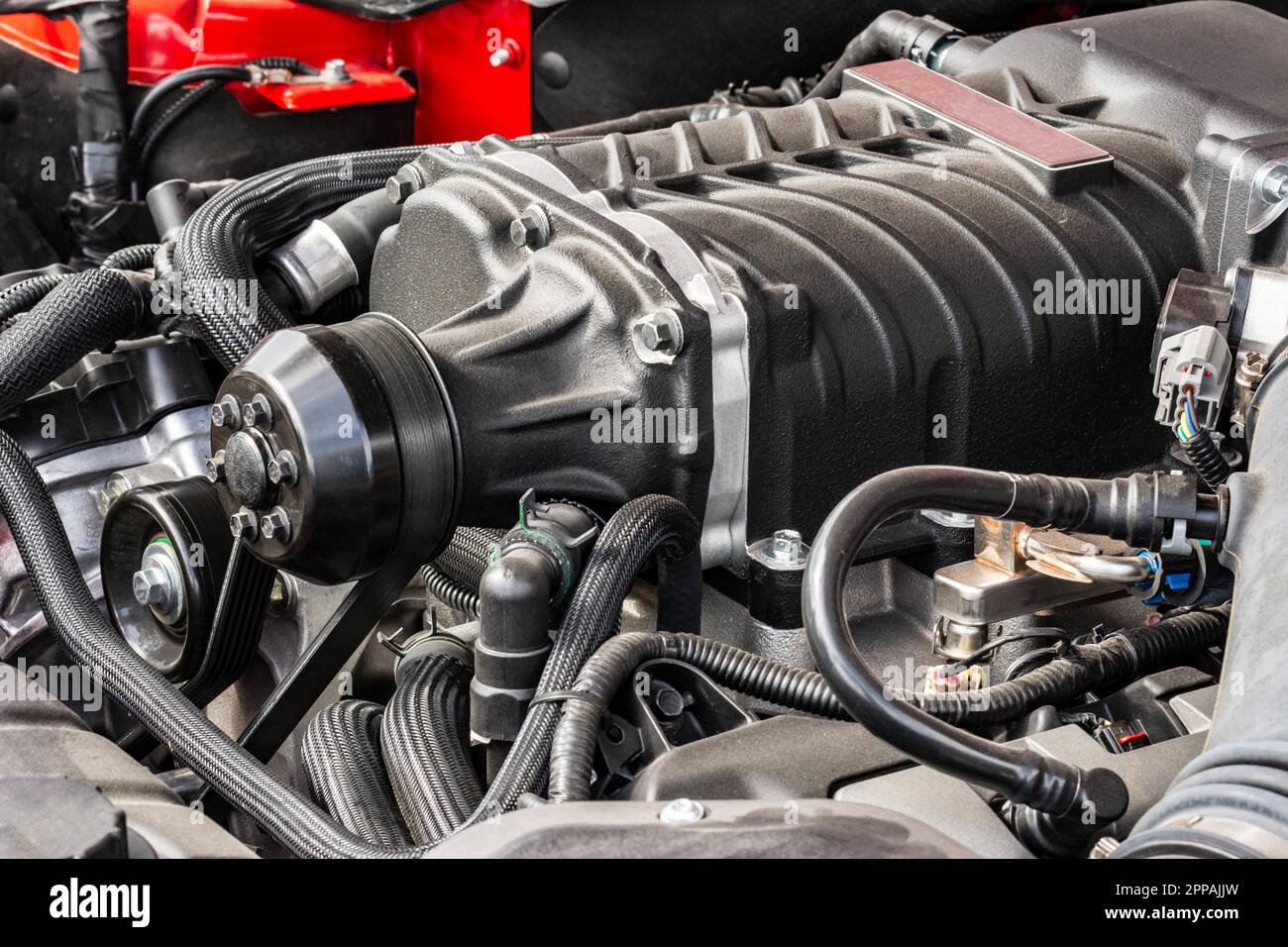 Motor of a vintage old-timer car Stock Photo - Alamy