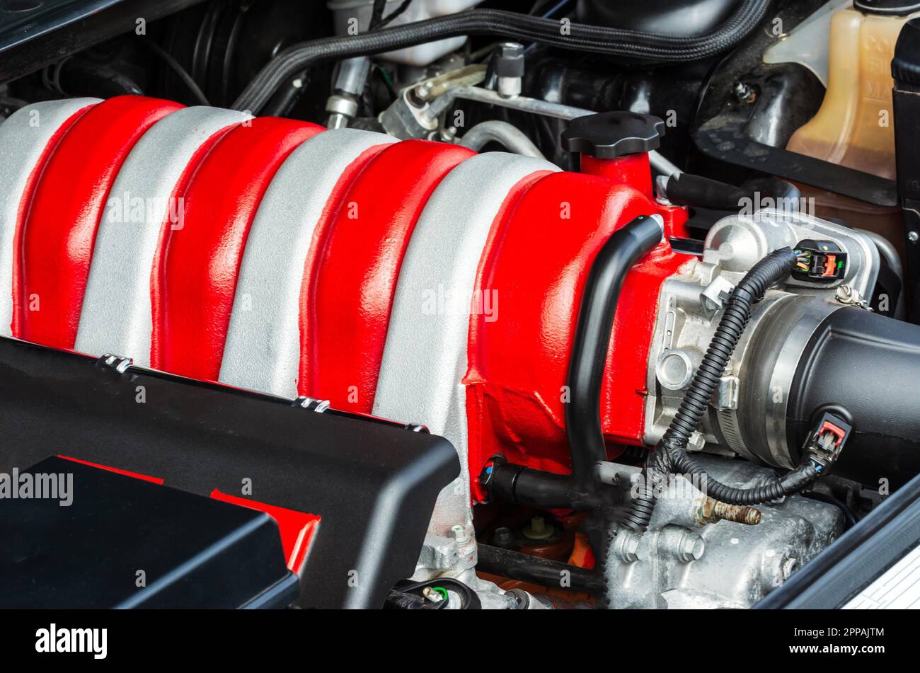 Motor of a vintage old-timer car Stock Photo - Alamy