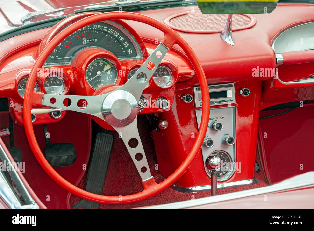 Vintage steering wheel of a classic old-timer Stock Photo - Alamy