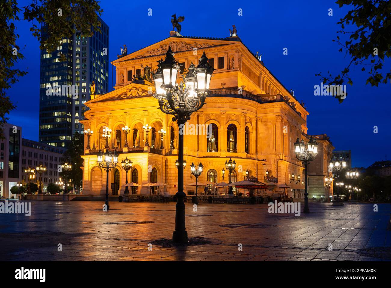 Illuminated old opera house in Frankfurt at night Stock Photo - Alamy