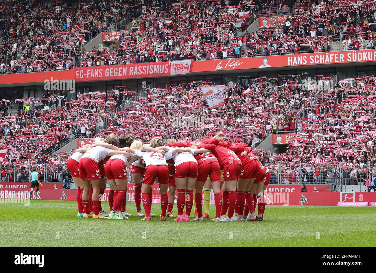 Women world soccer stadium fans hi-res stock photography and images - Alamy