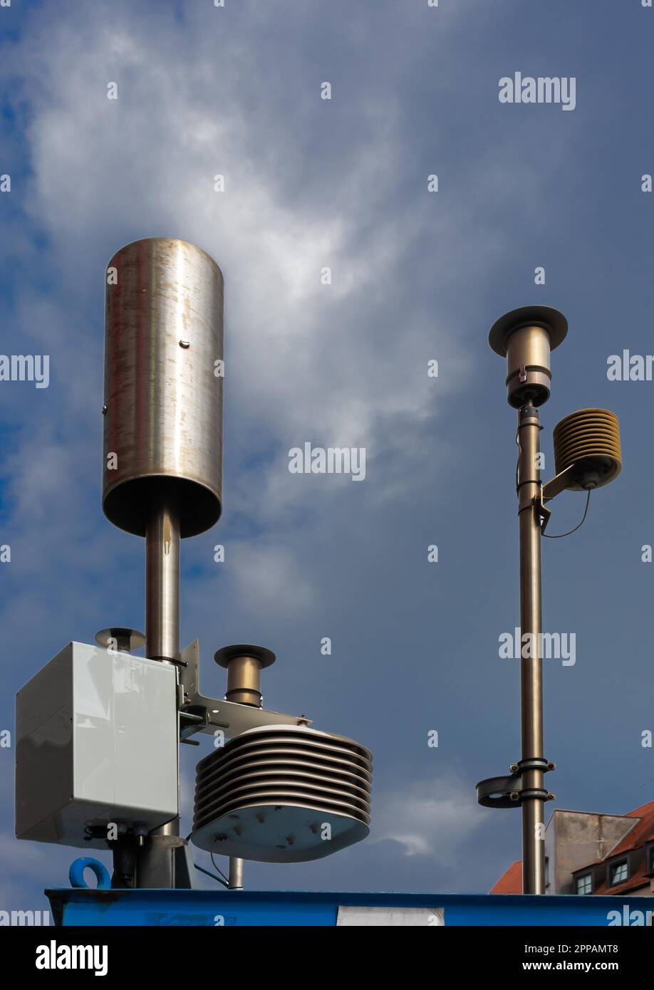 Instrument for measuring air pollution, pollutant emission and fine ...