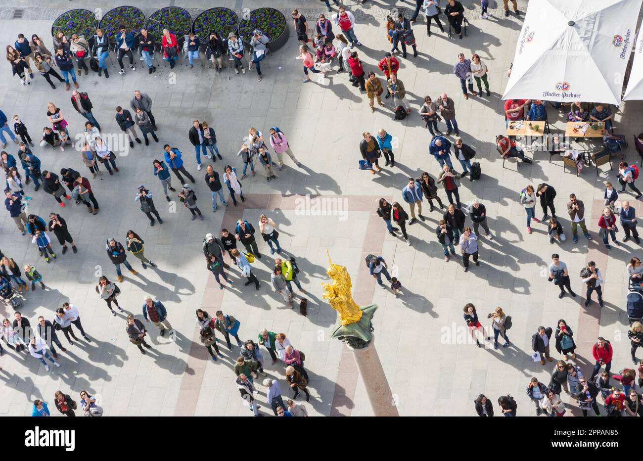 Pedestrian crowd square aerial view hi-res stock photography and images ...