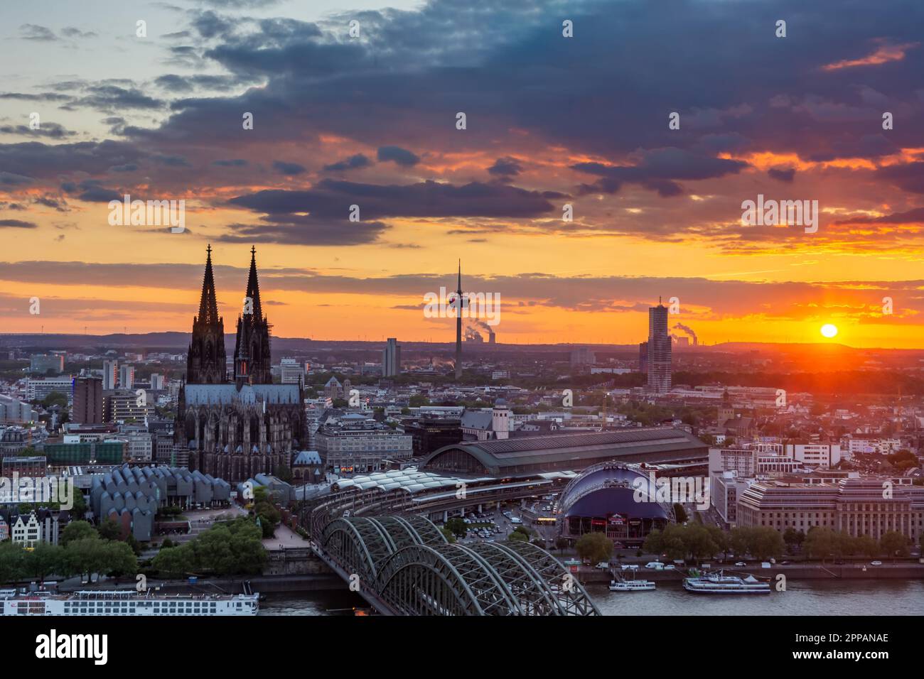 Cologne cathedral tower hi-res stock photography and images - Alamy