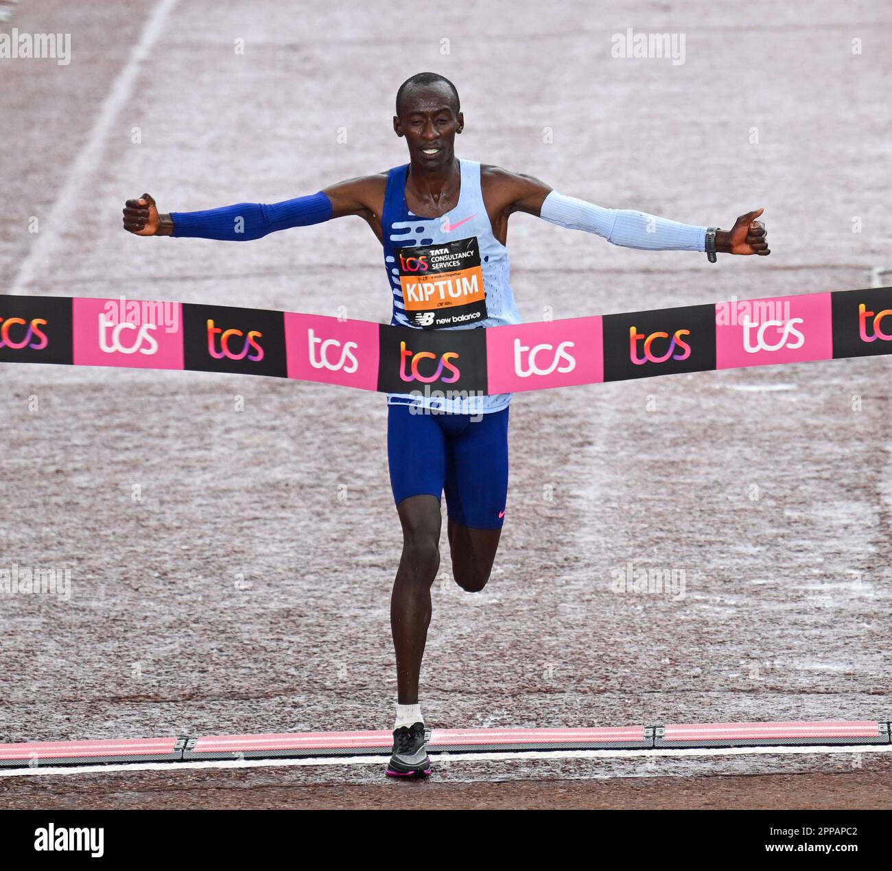 London, England. 23 April, 2023. Kelvin Kiptum runs the second fastest ...